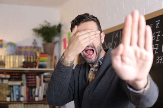 Embarrased Bilder – Durchsuchen 279 Archivfotos, Vektorgrafiken und ...