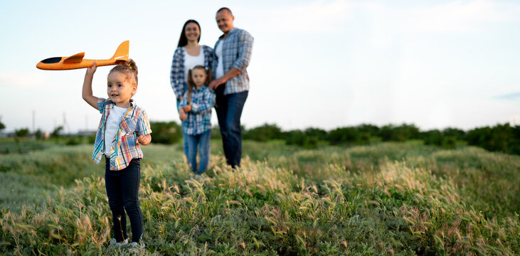 Fosterling bilder – Bläddra bland 1,399 stockfoton, vektorer och videor ...