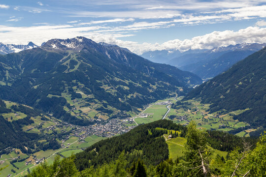 "Matrei" Bilder – Durchsuchen 2,135 Archivfotos, Vektorgrafiken und ...