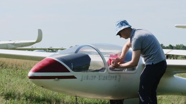 Soaring Glider Plane Images – Browse 5,595 Stock Photos, Vectors, and ...