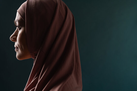 Muslim Woman Profile Images – Browse 5,769 Stock Photos, Vectors, and ...