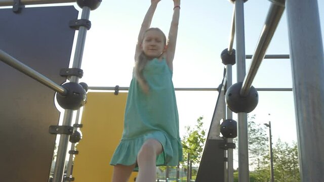 "Monkey Bar" Images – Parcourir 9,354 le catalogue de photos, vecteurs et vidéos | Adobe Stock