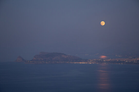 "Luna Piena" Images – Browse 1,746 Stock Photos, Vectors, and Video ...