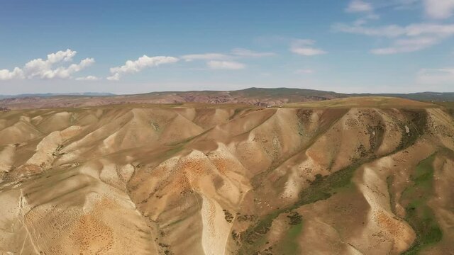 Desertization 影像 – 瀏覽 11,363 個素材庫相片、向量圖和影片 | Adobe Stock
