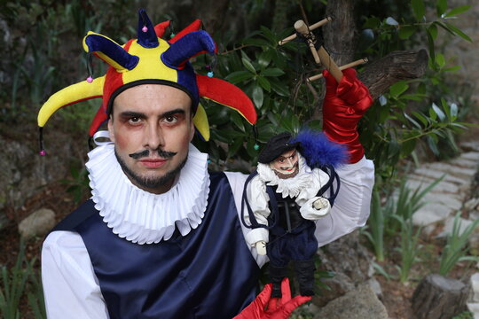 "Puppet Master" Bilder – Durchsuchen 233 Archivfotos, Vektorgrafiken ...