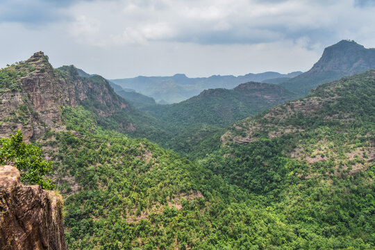 Pachmarhi bilder – Bläddra bland 101 stockfoton, vektorer och videor ...