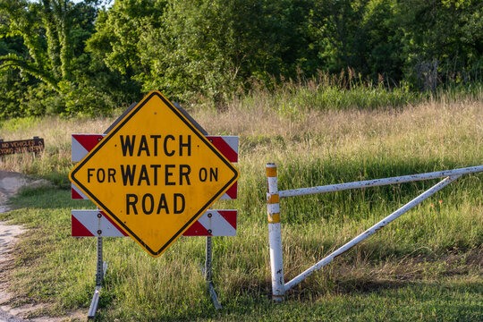 "Dangerous Road" Bilder – Durchsuchen 2,112 Archivfotos, Vektorgrafiken ...