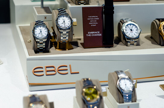 Watch Window Display Images – Browse 5,018 Stock Photos, Vectors, and ...