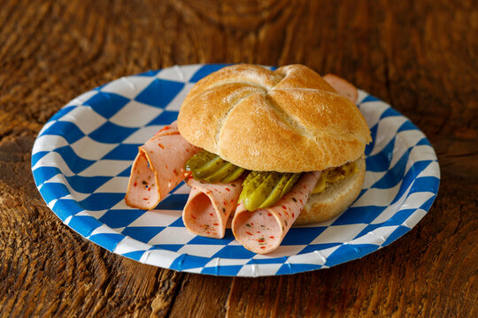 Wurstsemmel bilder – Bläddra bland 239 stockfoton, vektorer och videor ...