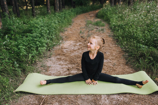 Leg-Split Images – Browse 864 Stock Photos, Vectors, and Video | Adobe ...