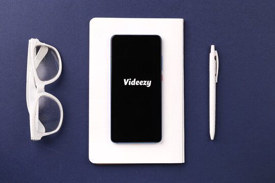 「Videezy」の写真素材 | 10件の無料イラスト画像 | Adobe Stock