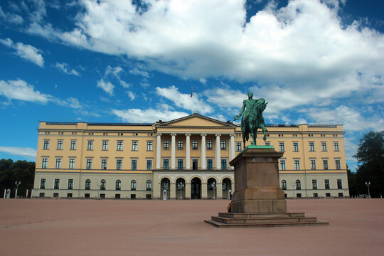 Slottet bilder – Bläddra bland 697 stockfoton, vektorer och videor ...