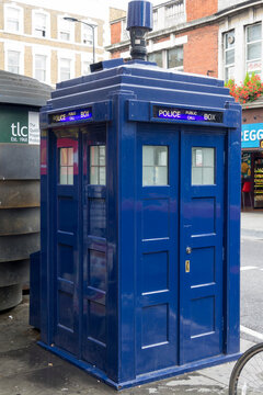 "Police Telephone Box" Images – Browse 89 Stock Photos, Vectors, and ...