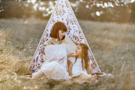 Tee-Pee Images – Browse 614 Stock Photos, Vectors, and Video | Adobe Stock