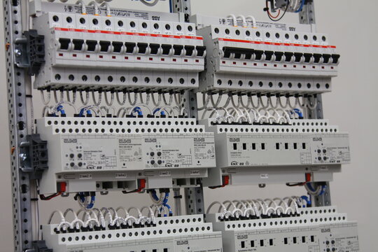 Hauptverteiler Bilder – Durchsuchen 675 Archivfotos, Vektorgrafiken und ...