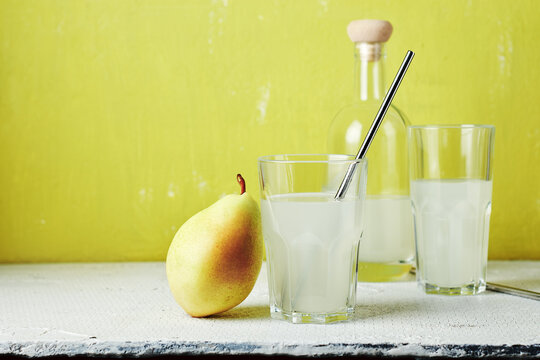 Birnenschnaps Bilder – Durchsuchen 1,954 Archivfotos, Vektorgrafiken ...