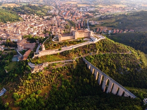Spoleto Bilder – Durchsuchen 2,680 Archivfotos, Vektorgrafiken und ... Spoleto Bilder – Durchsuchen 2,680 Archivfotos, Vektorgrafiken und ...