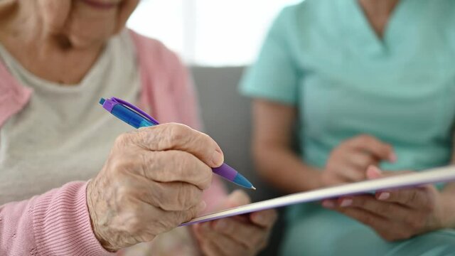 Elderly Signing Papers Images – Browse 7,975 Stock Photos, Vectors, and ...