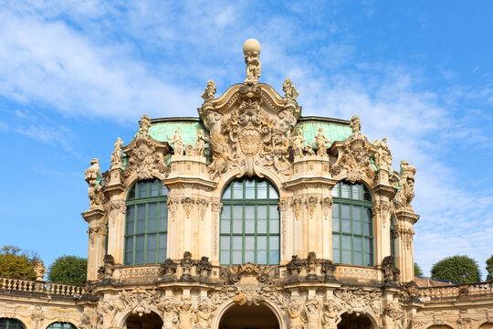 「Wallpavillon」の写真素材 | 157件の無料イラスト画像 | Adobe Stock