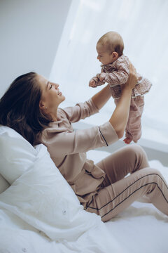 4,211,376 BEST Motherhood IMAGES, STOCK PHOTOS & VECTORS | Adobe Stock