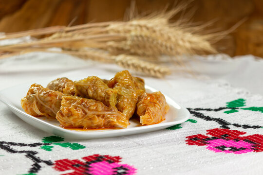 Sarmale Bilder – Durchsuchen 12,387 Archivfotos, Vektorgrafiken und ...