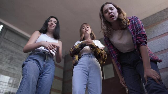 รูปภาพBullies – เลือกดูภาพถ่ายสต็อก เวกเตอร์ และวิดีโอ241,212 | Adobe Stock