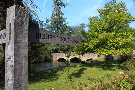 รูปภาพCotswalds – เลือกดูภาพถ่ายสต็อก เวกเตอร์ และวิดีโอ16,162 | Adobe ...