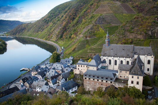 รูปภาพCochem-Zell – เลือกดูภาพถ่ายสต็อก เวกเตอร์ และวิดีโอ1,197 | Adobe ...