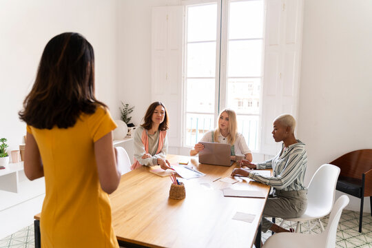 Vorstellung Bilder – Durchsuchen 14,712,093 Archivfotos, Vektorgrafiken ...