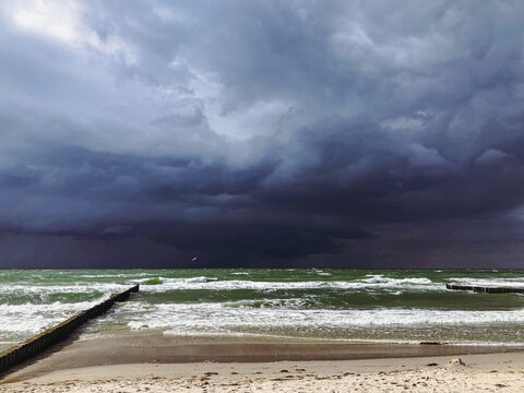 รูปภาพThundercloud – เลือกดูภาพถ่ายสต็อก เวกเตอร์ และวิดีโอ124,520 ...