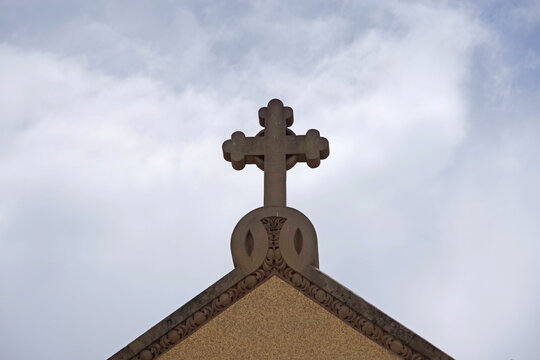 Church Steeple Cross Images – Browse 44,775 Stock Photos, Vectors, and ...