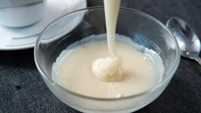 Kondensmilch Bilder – Durchsuchen 26,670 Archivfotos, Vektorgrafiken ...