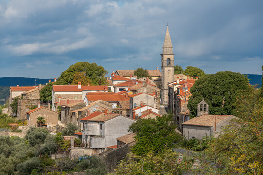 Pisino Bilder – Durchsuchen 661 Archivfotos, Vektorgrafiken und Videos ...