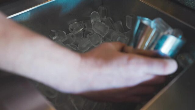 "Scooping Up" Bilder – Durchsuchen 432 Archivfotos, Vektorgrafiken und ...