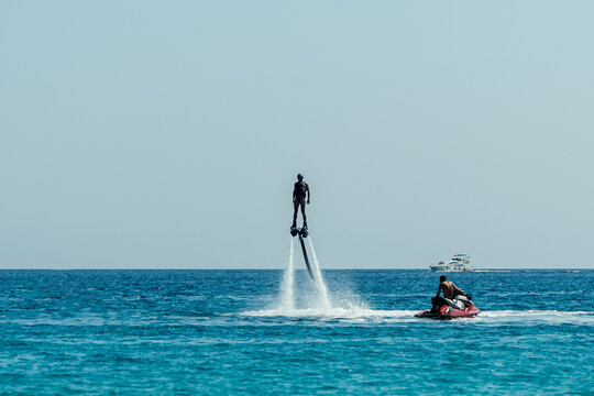 Flyboarding Bilder – Durchsuchen 1,126 Archivfotos, Vektorgrafiken und ...