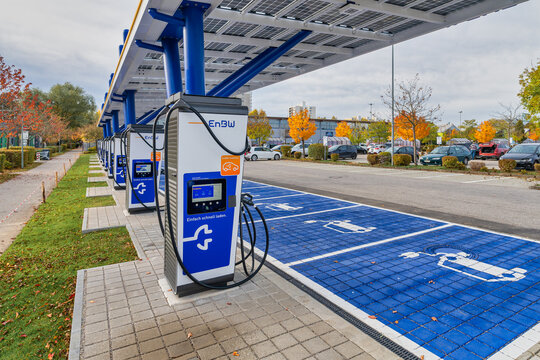 "Fast Charge"-Bilder: Stock-Fotos & -Videos. | Adobe Stock
