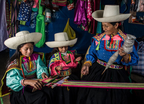 Hilar 이미지 – 찾아보기 1,164 스톡 사진, 벡터 및 비디오 | Adobe Stock