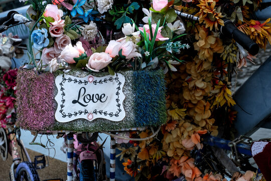 Kitschig bilder – Bläddra bland 2,771 stockfoton, vektorer och videor ...