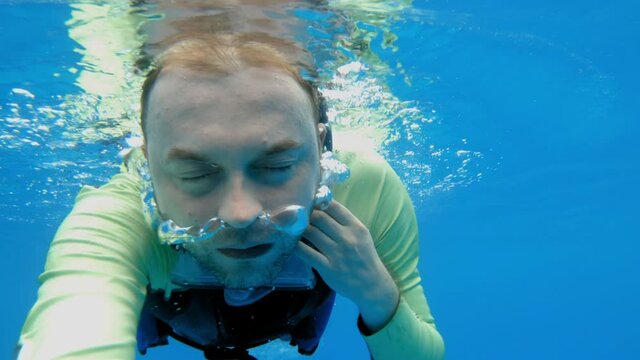 Afbeeldingen over "No Mask" – Blader in stockfoto's, vectoren en video ...