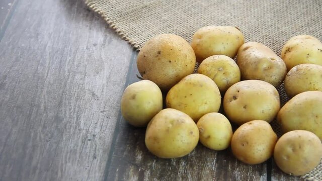 "Round Potatoes" 影像 – 瀏覽 26 個素材庫相片、向量圖和影片 | Adobe Stock