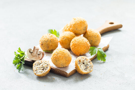 Krokette Bilder – Durchsuchen 30,909 Archivfotos, Vektorgrafiken und ...