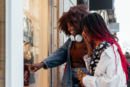 Frippery Bilder – Durchsuchen 3,912 Archivfotos, Vektorgrafiken und ...