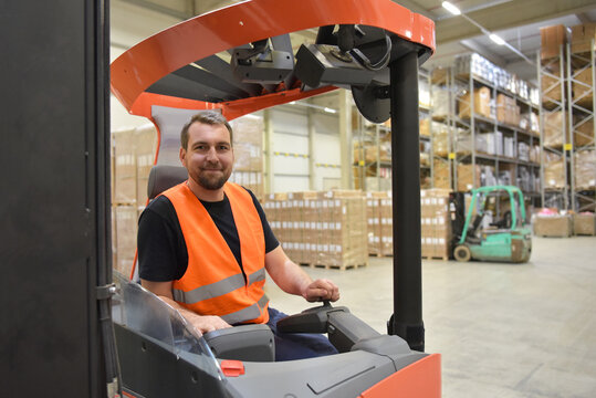 Lagerist Bilder – Durchsuchen 2,372 Archivfotos, Vektorgrafiken und ...