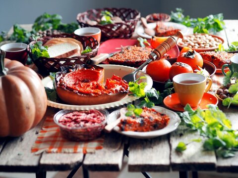 "Lots Of Food"-Bilder: Stock-Fotos & -Videos. | Adobe Stock