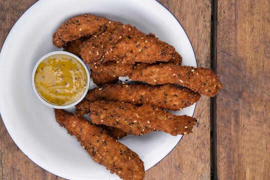 Afbeeldingen over "Chicken Sticks" – Blader in stockfoto's, vectoren en ...