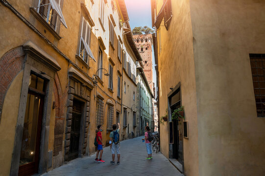 Guinigi 이미지 – 찾아보기 960 스톡 사진, 벡터 및 비디오 | Adobe Stock