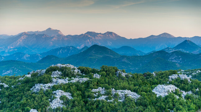 Stirovnik-Bilder: Stock-Fotos & -Videos. | Adobe Stock