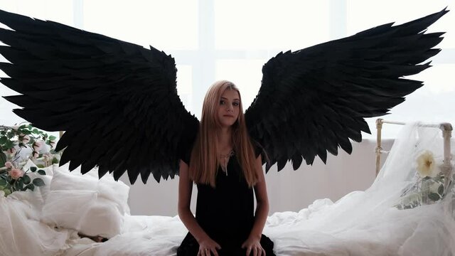 「evil Angel」の写真素材 21 974件の無料イラスト画像 Adobe Stock