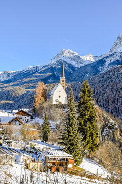 Engadiner Bilder – Durchsuchen 1,089 Archivfotos, Vektorgrafiken und ...