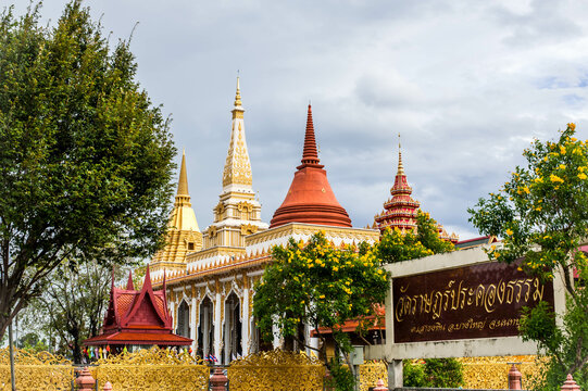 รูปภาพNonthaburi – เลือกดูภาพถ่ายสต็อก เวกเตอร์ และวิดีโอ5,206 | Adobe ...